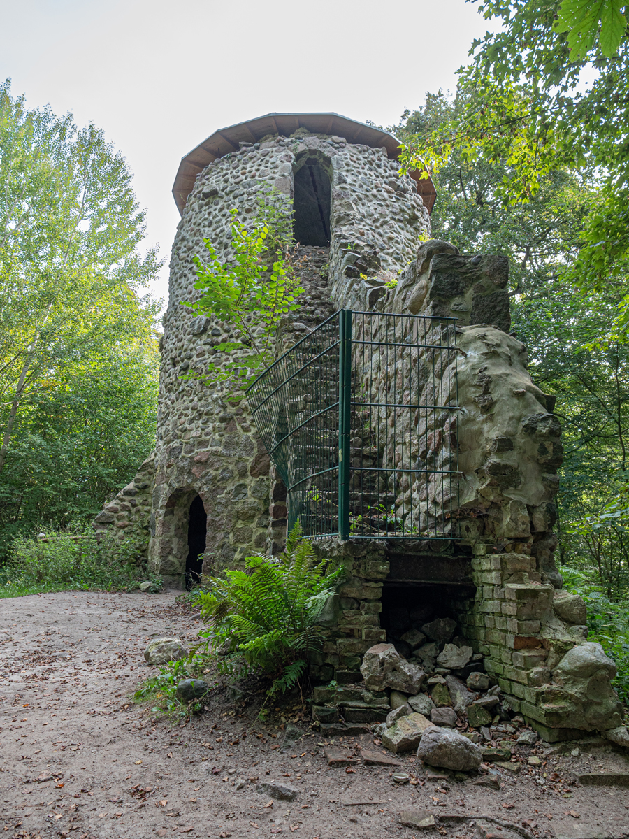 Wasserturmruine Im Schlosspark